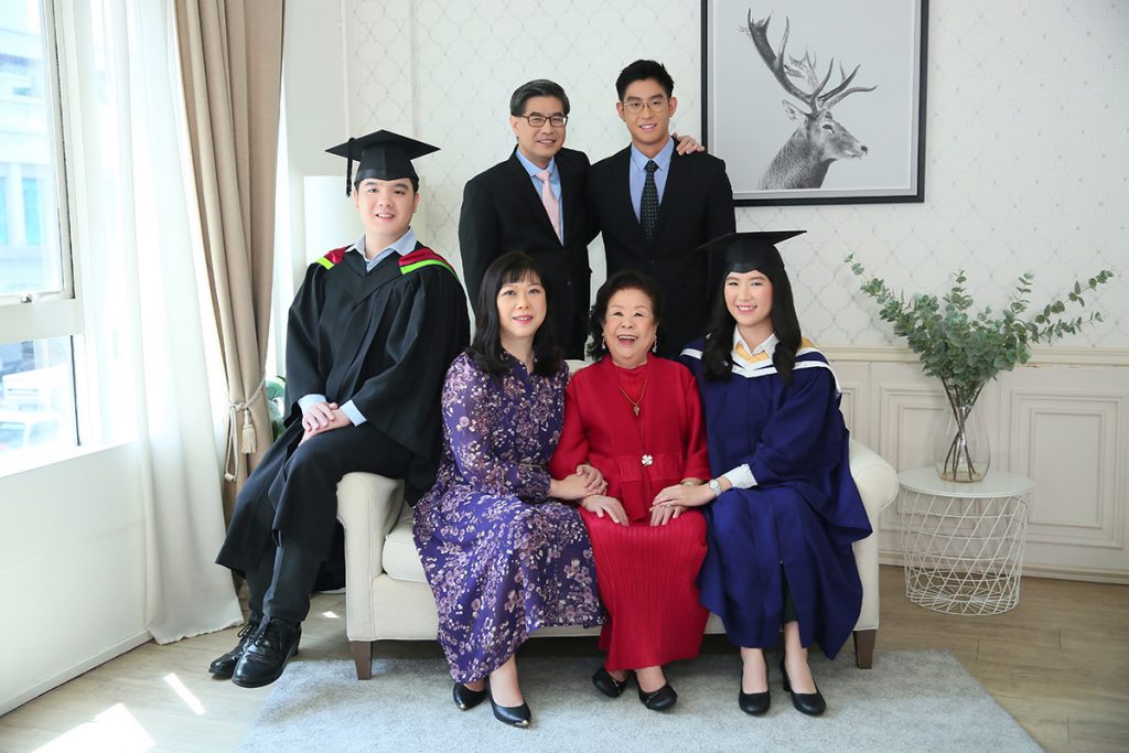 Professional Family & Graduation Photo Studio Tips Singapore